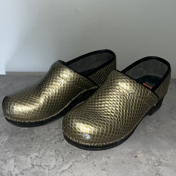 Dansko | Shoes | Dansko Xp Pro Gold Metallic Snake Skin Clog Size 38 ...